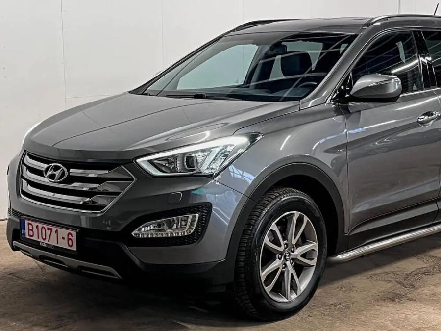 Grey Hyundai Santa Fe 2013 in Jurmala, with an engine capacity of 2.40 L and mileage of 198 thousand km for 11750 €, photo 6 on AUTOMOTO.COM.LV