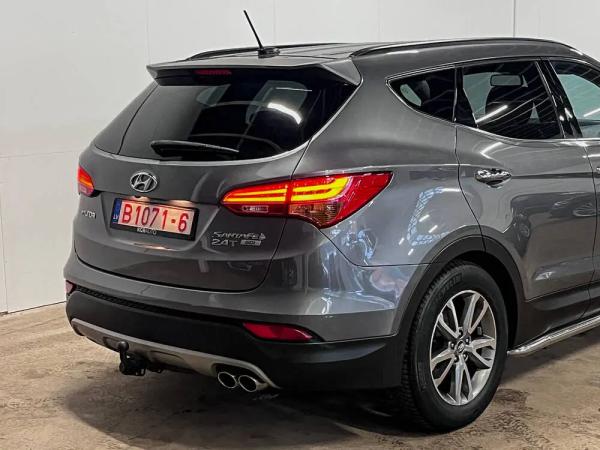 Grey Hyundai Santa Fe 2013 in Jurmala, with an engine capacity of 2.40 L and mileage of 198 thousand km for 11750 €, photo 9 on AUTOMOTO.COM.LV