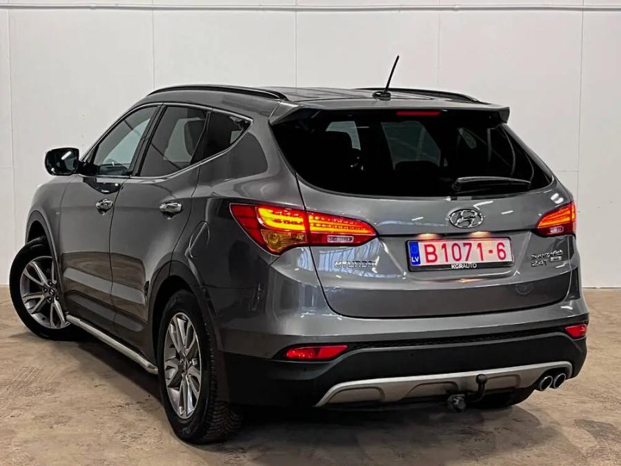 Grey Hyundai Santa Fe 2013 in Jurmala, with an engine capacity of 2.40 L and mileage of 198 thousand km for 11750 €, photo 11 on AUTOMOTO.COM.LV