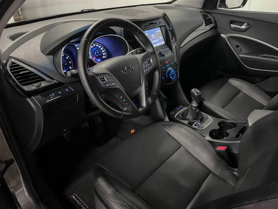 Grey Hyundai Santa Fe 2013 in Jurmala, with an engine capacity of 2.40 L and mileage of 198 thousand km for 11750 €, photo 14 on AUTOMOTO.COM.LV