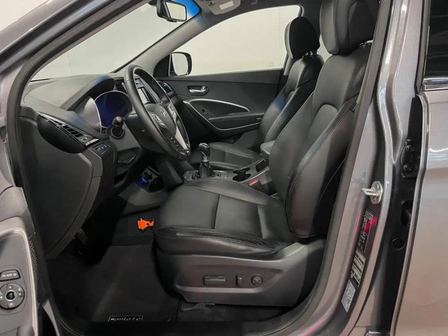 Grey Hyundai Santa Fe 2013 in Jurmala, with an engine capacity of 2.40 L and mileage of 198 thousand km for 11750 €, photo 15 on AUTOMOTO.COM.LV