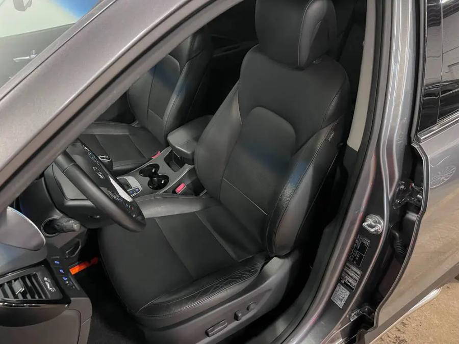 Grey Hyundai Santa Fe 2013 in Jurmala, with an engine capacity of 2.40 L and mileage of 198 thousand km for 11750 €, photo 16 on AUTOMOTO.COM.LV