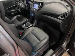 Grey Hyundai Santa Fe 2013 in Jurmala, with an engine capacity of 2.40 L and mileage of 198 thousand km for 11750 €, photo 17 on AUTOMOTO.COM.LV