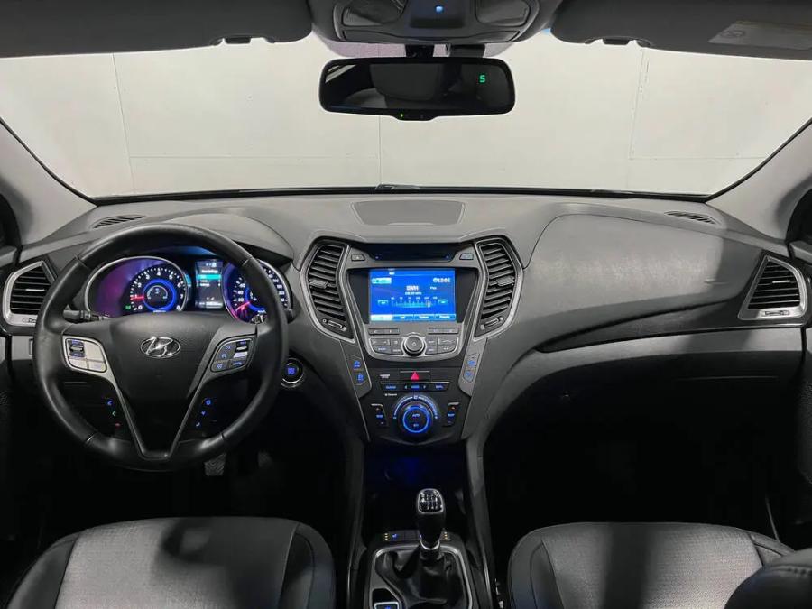 Grey Hyundai Santa Fe 2013 in Jurmala, with an engine capacity of 2.40 L and mileage of 198 thousand km for 11750 €, photo 20 on AUTOMOTO.COM.LV