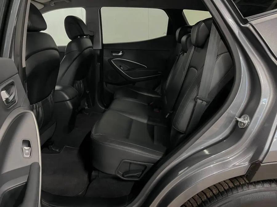 Grey Hyundai Santa Fe 2013 in Jurmala, with an engine capacity of 2.40 L and mileage of 198 thousand km for 11750 €, photo 21 on AUTOMOTO.COM.LV