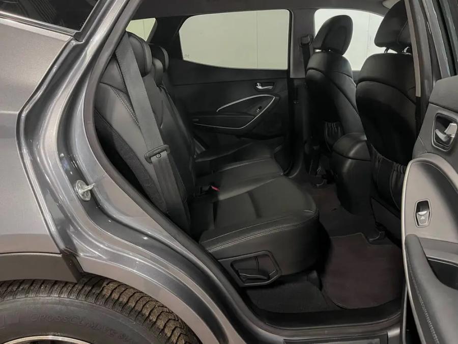 Grey Hyundai Santa Fe 2013 in Jurmala, with an engine capacity of 2.40 L and mileage of 198 thousand km for 11750 €, photo 22 on AUTOMOTO.COM.LV