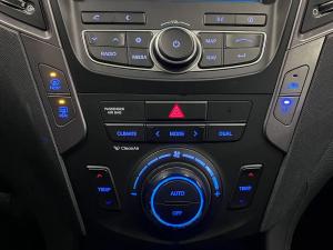 Grey Hyundai Santa Fe 2013 in Jurmala, with an engine capacity of 2.40 L and mileage of 198 thousand km for 11750 €, photo 23 on AUTOMOTO.COM.LV