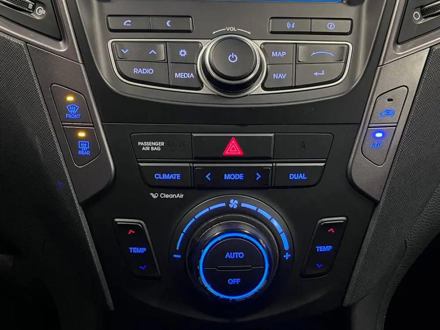 Grey Hyundai Santa Fe 2013 in Jurmala, with an engine capacity of 2.40 L and mileage of 198 thousand km for 11750 €, photo 23 on AUTOMOTO.COM.LV