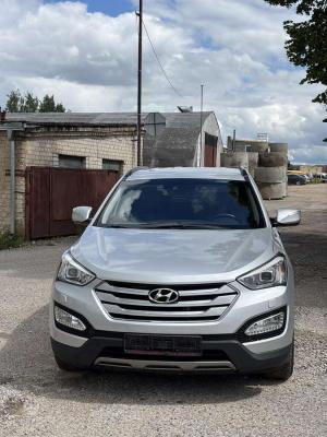 Grey Hyundai Santa Fe 2013 in Utena, with an engine capacity of 2.20 L and mileage of 196 thousand km for 7850 €, photo 3 on AUTOMOTO.COM.LV