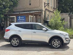 Grey Hyundai Santa Fe 2013 in Utena, with an engine capacity of 2.20 L and mileage of 196 thousand km for 7850 €, photo 5 on AUTOMOTO.COM.LV