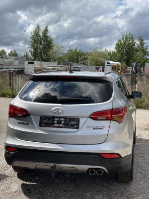 Grey Hyundai Santa Fe 2013 in Utena, with an engine capacity of 2.20 L and mileage of 196 thousand km for 7850 €, photo 7 on AUTOMOTO.COM.LV