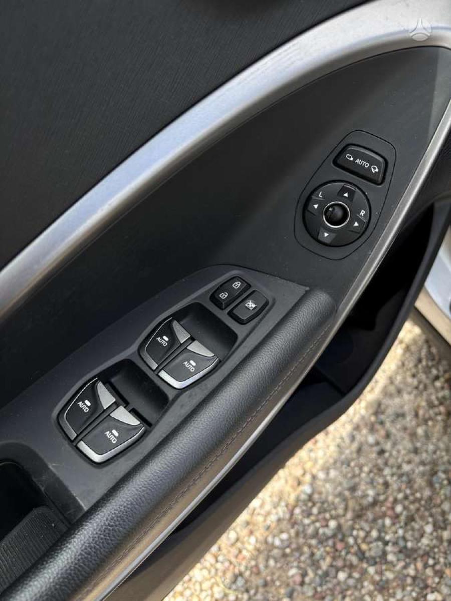 Grey Hyundai Santa Fe 2013 in Utena, with an engine capacity of 2.20 L and mileage of 196 thousand km for 7850 €, photo 14 on AUTOMOTO.COM.LV