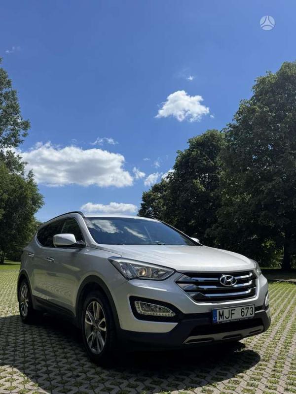 Pelēks Hyundai Santa Fe 2013 Viļņa, ar dzinēja tilpumu 2.20 L un nobraukumu 281 tūkst. km par 8300 €, foto 2 vietnē AUTOMOTO.COM.LV