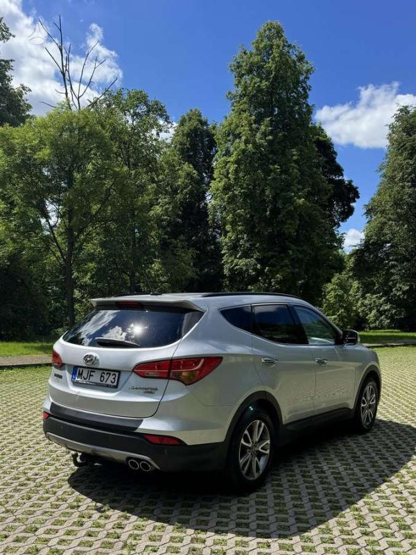 Pelēks Hyundai Santa Fe 2013 Viļņa, ar dzinēja tilpumu 2.20 L un nobraukumu 281 tūkst. km par 8300 €, foto 3 vietnē AUTOMOTO.COM.LV