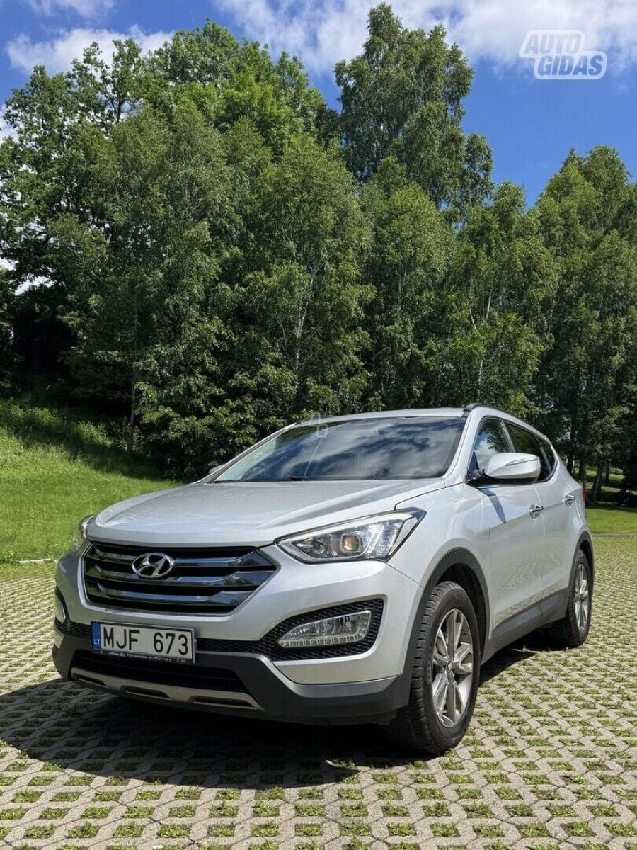 Grey Hyundai Santa Fe 2013 in Vilnius, with an engine capacity of 2.20 L and mileage of 281 thousand km for 8300 €, photo 2 on AUTOMOTO.COM.LV