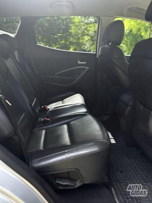 Grey Hyundai Santa Fe 2013 in Vilnius, with an engine capacity of 2.20 L and mileage of 281 thousand km for 8300 €, photo 8 on AUTOMOTO.COM.LV