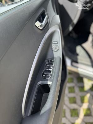 Grey Hyundai Santa Fe 2013 in Vilnius, with an engine capacity of 2.20 L and mileage of 281 thousand km for 8300 €, photo 10 on AUTOMOTO.COM.LV