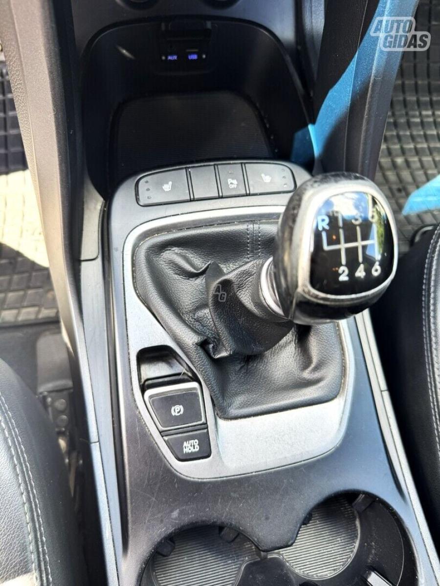 Grey Hyundai Santa Fe 2013 in Vilnius, with an engine capacity of 2.20 L and mileage of 281 thousand km for 8300 €, photo 12 on AUTOMOTO.COM.LV