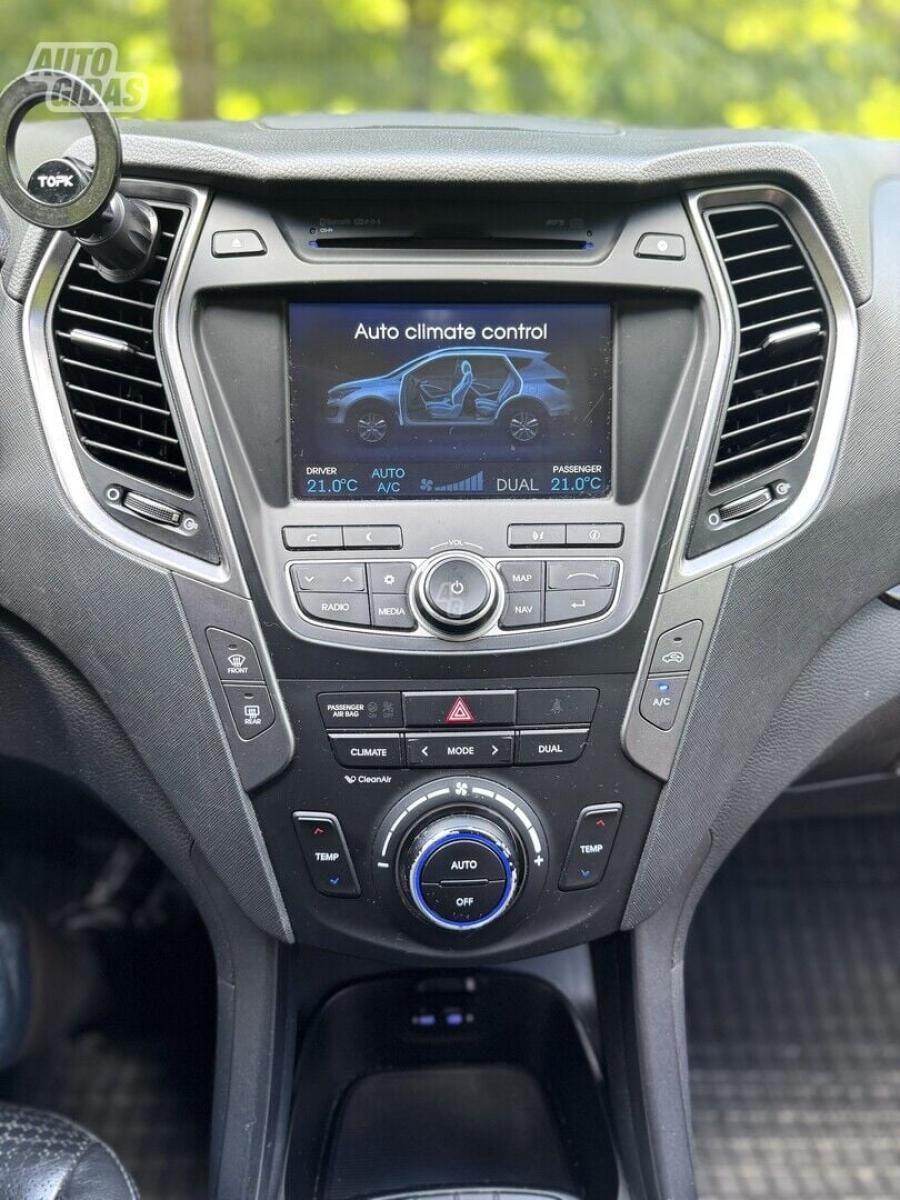 Grey Hyundai Santa Fe 2013 in Vilnius, with an engine capacity of 2.20 L and mileage of 281 thousand km for 8300 €, photo 13 on AUTOMOTO.COM.LV