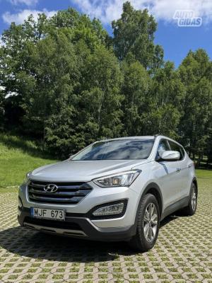 Pelēks Hyundai Santa Fe 2013 Viļņa, ar dzinēja tilpumu 2.20 L un nobraukumu 281 tūkst. km par 8300 €, foto  vietnē AUTOMOTO.COM.LV