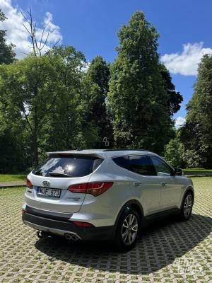 Pelēks Hyundai Santa Fe 2013 Viļņa, ar dzinēja tilpumu 2.20 L un nobraukumu 281 tūkst. km par 8300 €, foto 4 vietnē AUTOMOTO.COM.LV