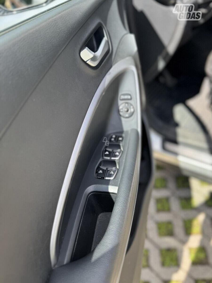 Pelēks Hyundai Santa Fe 2013 Viļņa, ar dzinēja tilpumu 2.20 L un nobraukumu 281 tūkst. km par 8300 €, foto 10 vietnē AUTOMOTO.COM.LV