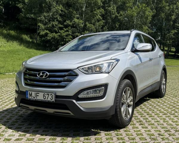 Grey Hyundai Santa Fe 2013 in Vilnius, with an engine capacity of 2.20 L and mileage of 281 thousand km for 8300 €, photo 1 on AUTOMOTO.COM.LV