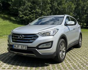 Grey Hyundai Santa Fe 2013 in Vilnius, with an engine capacity of 2.20 L and mileage of 281 thousand km for 8300 €, photo  on AUTOMOTO.COM.LV