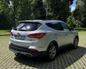 Grey Hyundai Santa Fe 2013 in Vilnius, with an engine capacity of 2.20 L and mileage of 281 thousand km for 8300 €, photo 4 on AUTOMOTO.COM.LV