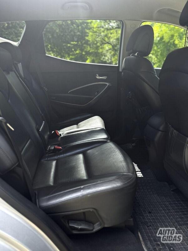 Grey Hyundai Santa Fe 2013 in Vilnius, with an engine capacity of 2.20 L and mileage of 281 thousand km for 8300 €, photo 7 on AUTOMOTO.COM.LV