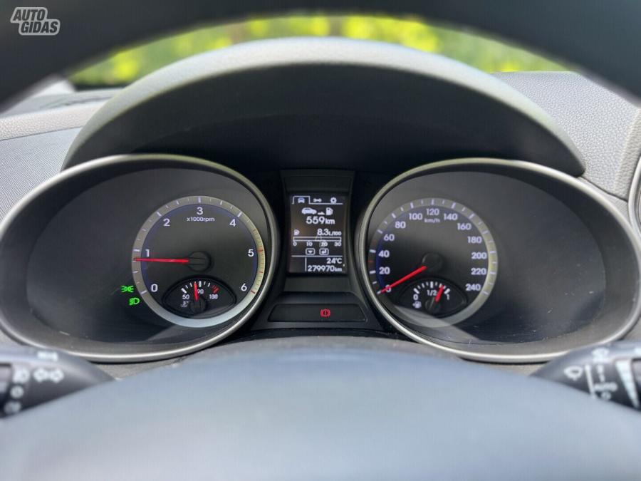 Grey Hyundai Santa Fe 2013 in Vilnius, with an engine capacity of 2.20 L and mileage of 281 thousand km for 8300 €, photo 14 on AUTOMOTO.COM.LV