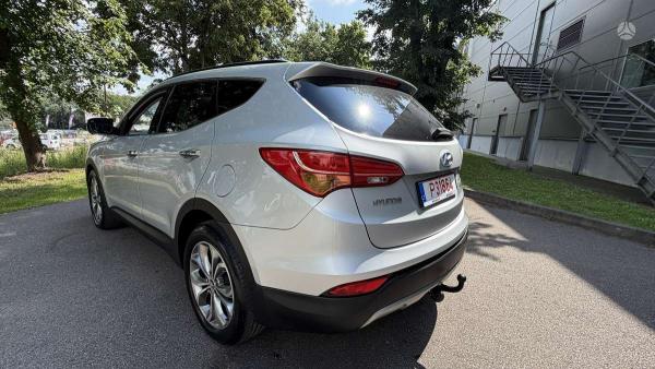 Grey Hyundai Santa Fe 2013 in Alytus, with an engine capacity of 2.19 L and mileage of 247 thousand km for 10950 €, photo 9 on AUTOMOTO.COM.LV