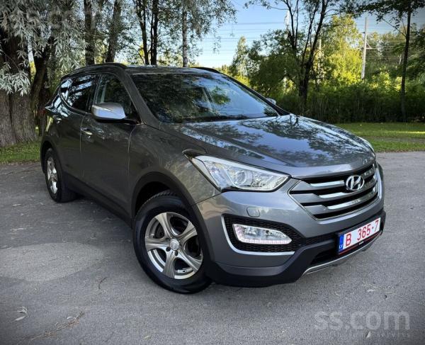 Grey Hyundai Santa Fe 2013 in Jurmala, with an engine capacity of 2.20 L and mileage of 168 thousand km for 9995 €, photo 4 on AUTOMOTO.COM.LV
