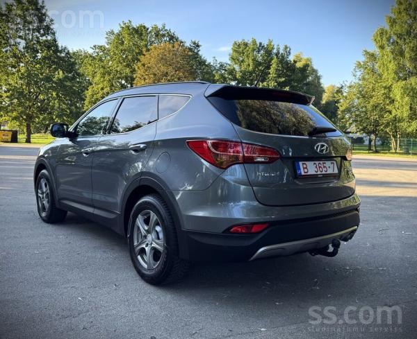 Grey Hyundai Santa Fe 2013 in Jurmala, with an engine capacity of 2.20 L and mileage of 168 thousand km for 9995 €, photo 8 on AUTOMOTO.COM.LV