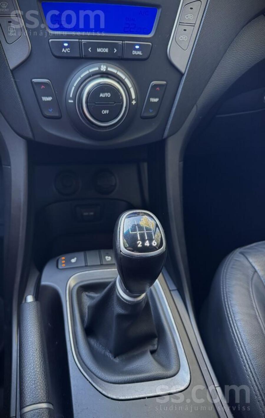 Pelēks Hyundai Santa Fe 2013 Jūrmala, ar dzinēja tilpumu 2.20 L un nobraukumu 168 tūkst. km par 9995 €, foto 30 vietnē AUTOMOTO.COM.LV