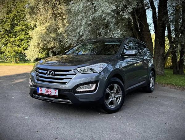 Grey Hyundai Santa Fe 2013 in Jurmala, with an engine capacity of 2.20 L and mileage of 168 thousand km for 9995 €, photo 1 on AUTOMOTO.COM.LV