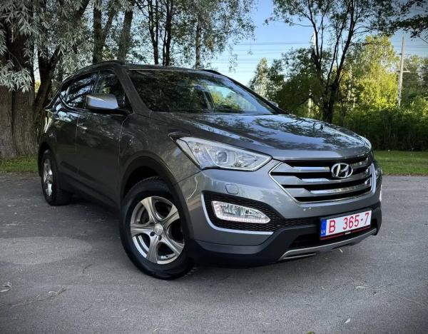 Grey Hyundai Santa Fe 2013 in Jurmala, with an engine capacity of 2.20 L and mileage of 168 thousand km for 9995 €, photo 3 on AUTOMOTO.COM.LV