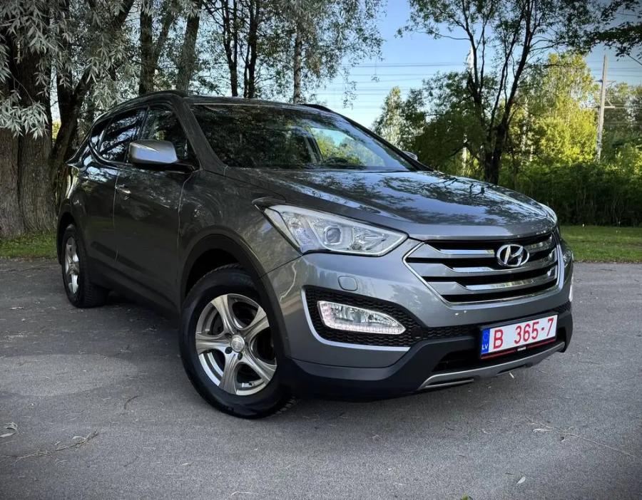 Pelēks Hyundai Santa Fe 2013 Jūrmala, ar dzinēja tilpumu 2.20 L un nobraukumu 168 tūkst. km par 9995 €, foto 4 vietnē AUTOMOTO.COM.LV