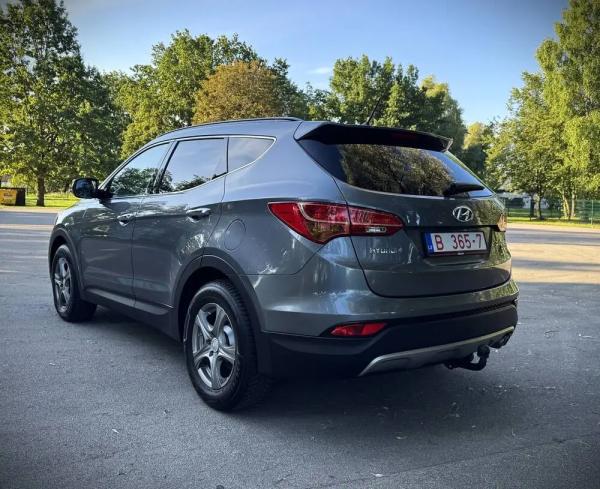 Grey Hyundai Santa Fe 2013 in Jurmala, with an engine capacity of 2.20 L and mileage of 168 thousand km for 9995 €, photo 8 on AUTOMOTO.COM.LV