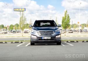 Pelēks Hyundai Santa Fe 2013 Rīga, ar dzinēja tilpumu 2.20 L un nobraukumu 235 tūkst. km par 8990 €, foto 4 vietnē AUTOMOTO.COM.LV