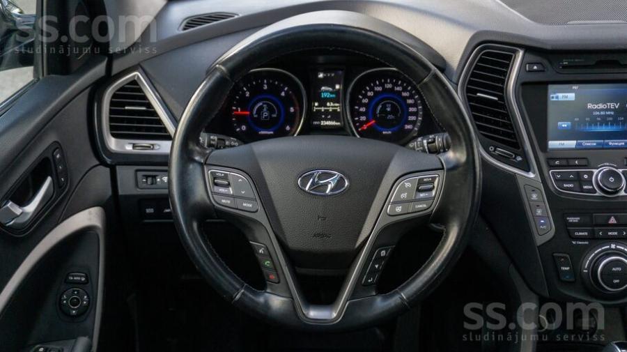 Pelēks Hyundai Santa Fe 2013 Rīga, ar dzinēja tilpumu 2.20 L un nobraukumu 235 tūkst. km par 8990 €, foto 15 vietnē AUTOMOTO.COM.LV