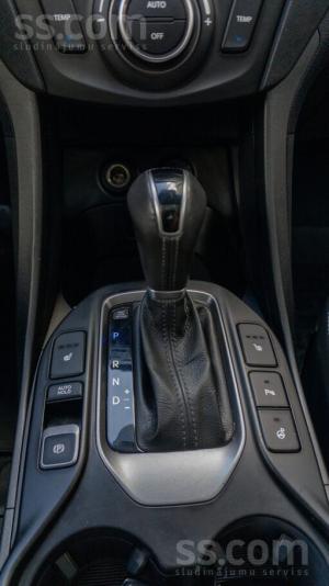 Pelēks Hyundai Santa Fe 2013 Rīga, ar dzinēja tilpumu 2.20 L un nobraukumu 235 tūkst. km par 8990 €, foto 19 vietnē AUTOMOTO.COM.LV