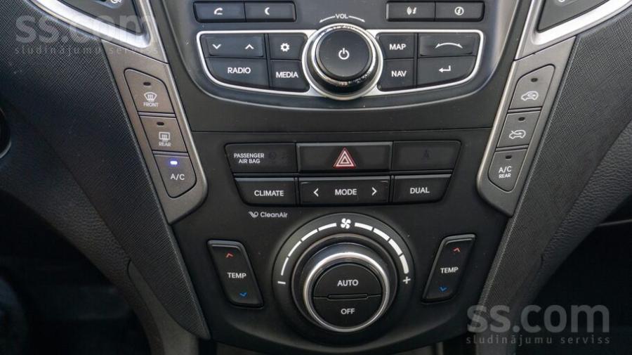 Pelēks Hyundai Santa Fe 2013 Rīga, ar dzinēja tilpumu 2.20 L un nobraukumu 235 tūkst. km par 8990 €, foto 20 vietnē AUTOMOTO.COM.LV