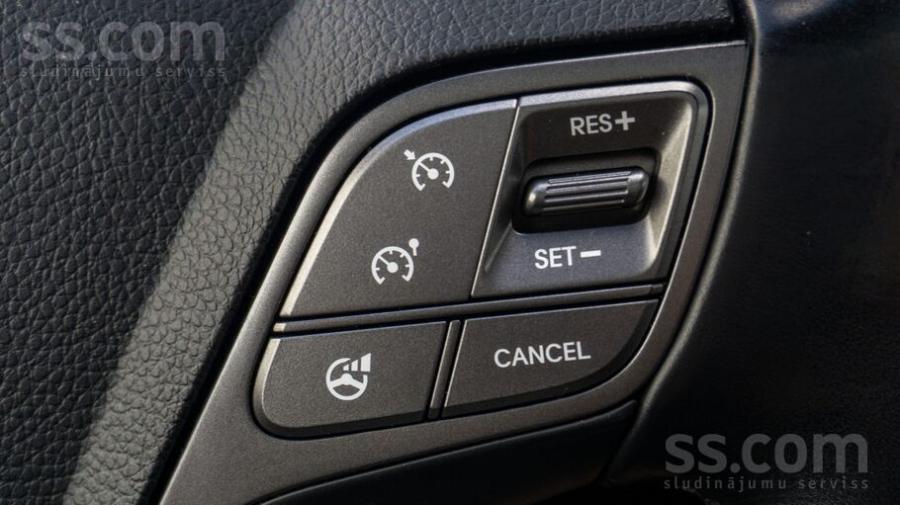 Pelēks Hyundai Santa Fe 2013 Rīga, ar dzinēja tilpumu 2.20 L un nobraukumu 235 tūkst. km par 8990 €, foto 23 vietnē AUTOMOTO.COM.LV