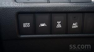 Pelēks Hyundai Santa Fe 2013 Rīga, ar dzinēja tilpumu 2.20 L un nobraukumu 235 tūkst. km par 8990 €, foto 28 vietnē AUTOMOTO.COM.LV