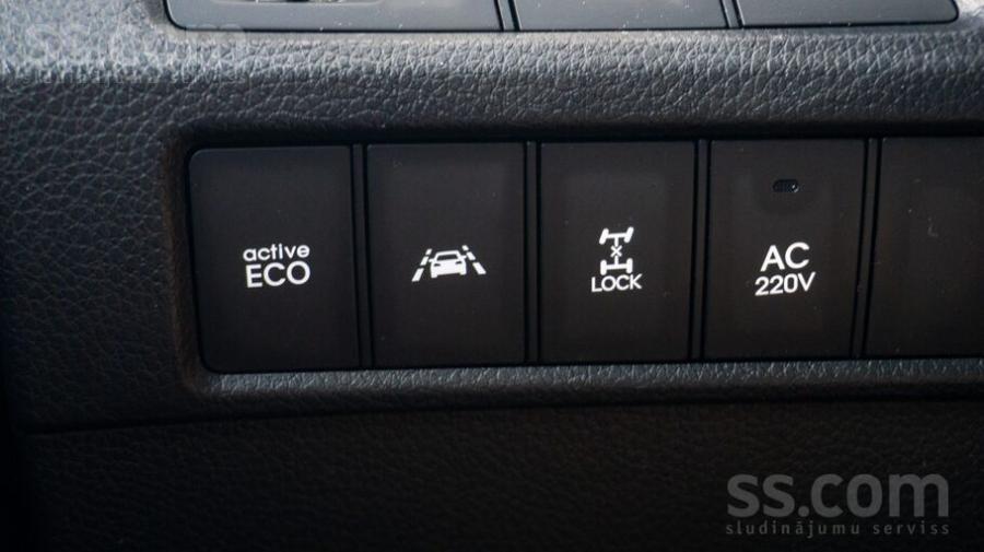 Pelēks Hyundai Santa Fe 2013 Rīga, ar dzinēja tilpumu 2.20 L un nobraukumu 235 tūkst. km par 8990 €, foto 28 vietnē AUTOMOTO.COM.LV