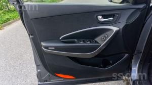 Pelēks Hyundai Santa Fe 2013 Rīga, ar dzinēja tilpumu 2.20 L un nobraukumu 235 tūkst. km par 8990 €, foto 30 vietnē AUTOMOTO.COM.LV