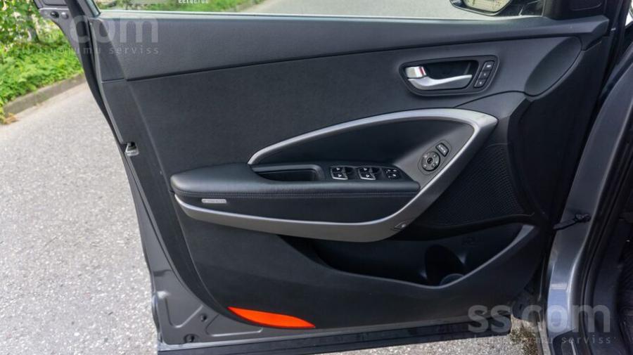 Pelēks Hyundai Santa Fe 2013 Rīga, ar dzinēja tilpumu 2.20 L un nobraukumu 235 tūkst. km par 8990 €, foto 30 vietnē AUTOMOTO.COM.LV