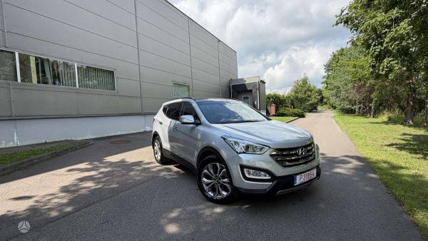 Grey Hyundai Santa Fe 2013 in Alytus, with an engine capacity of 2.19 L and mileage of 247 thousand km for 9750 €, photo 6 on AUTOMOTO.COM.LV