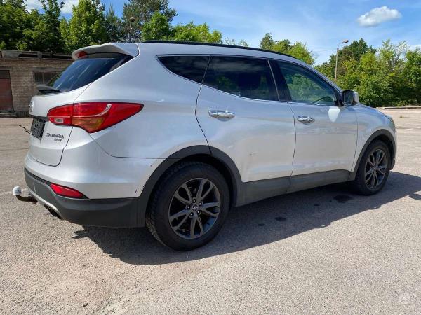 Pelēks Hyundai Santa Fe 2013 Raseiniai, ar dzinēja tilpumu 2.20 L un nobraukumu 371 tūkst. km par 7300 €, foto 3 vietnē AUTOMOTO.COM.LV